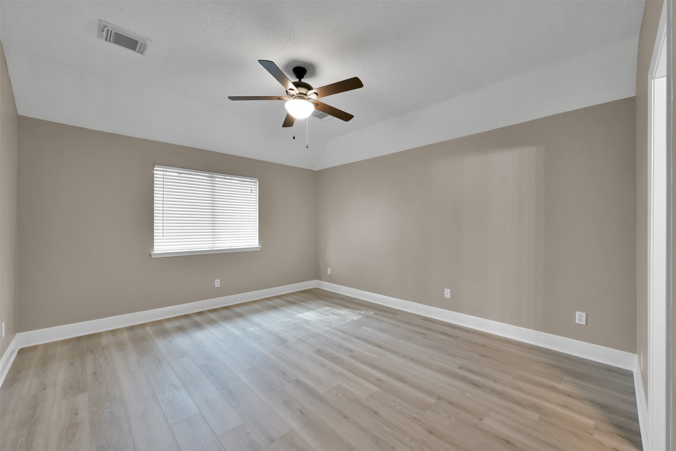 Closed: 183 S Delta Mill Circle , The Woodlands, TX, 77385 for $2,200 ...
