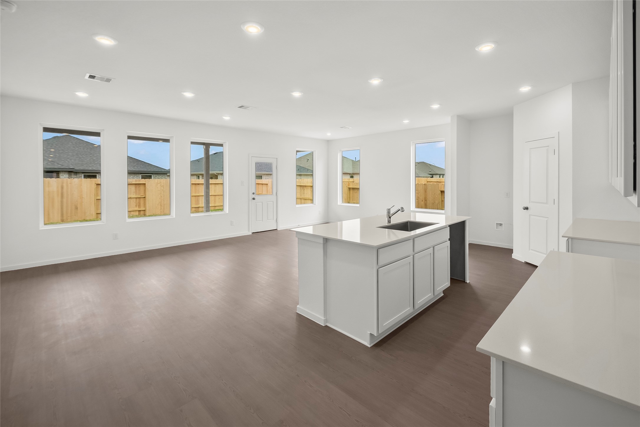 511 Robin Street, Angleton, TX 77515 | MLS 19182982| Realty Texas