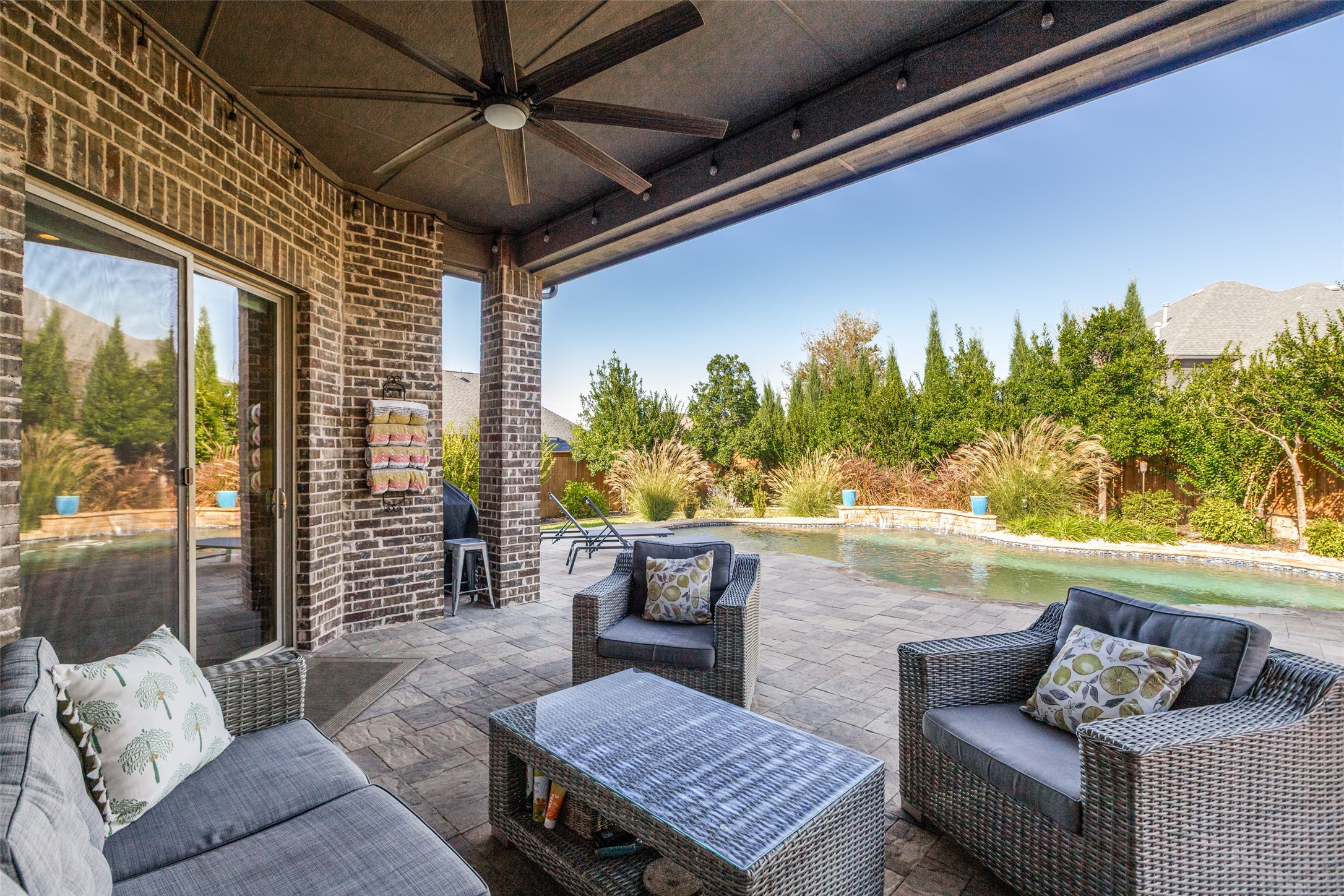 240 Marie Circle, Frisco, TX 75033 | MLS 21094846| Realty Texas