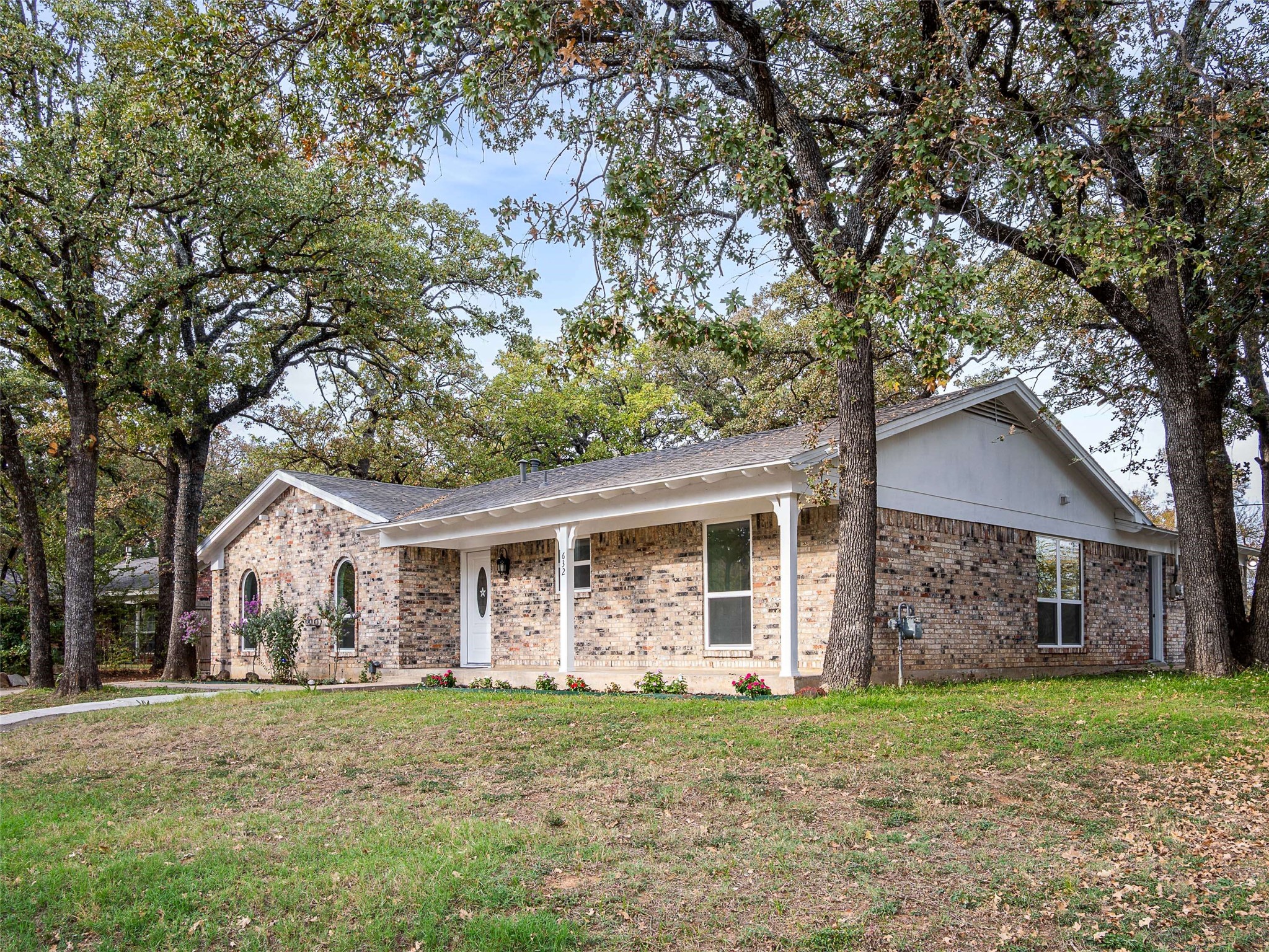 632 Melbourne Court, Hurst, TX 76053 | MLS 21117665| Realty Texas