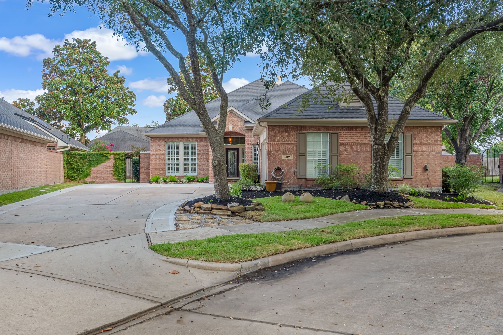 1119 Walden Hill Court, Houston, TX 77077 | MLS 12870917| Realty Texas